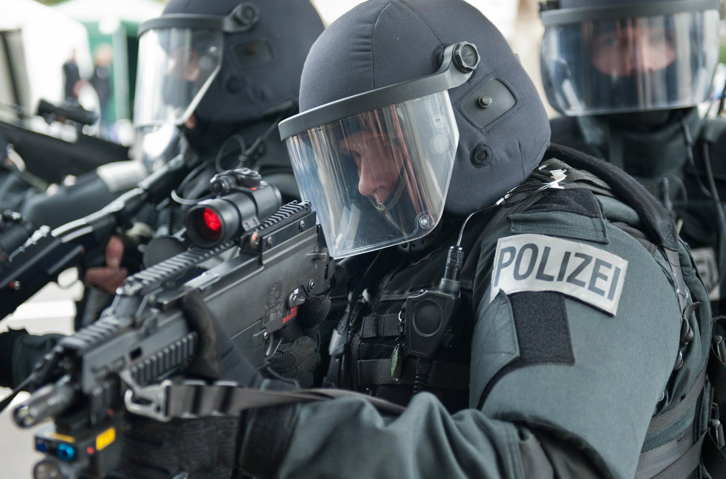 Gro einsatz Mit SEK In M mbris Bayern Mann Verbarrikadiert Sich In gro-einsatz-mit-sek-in-m-mbris-bayern-mann-verbarrikadiert-sich-in