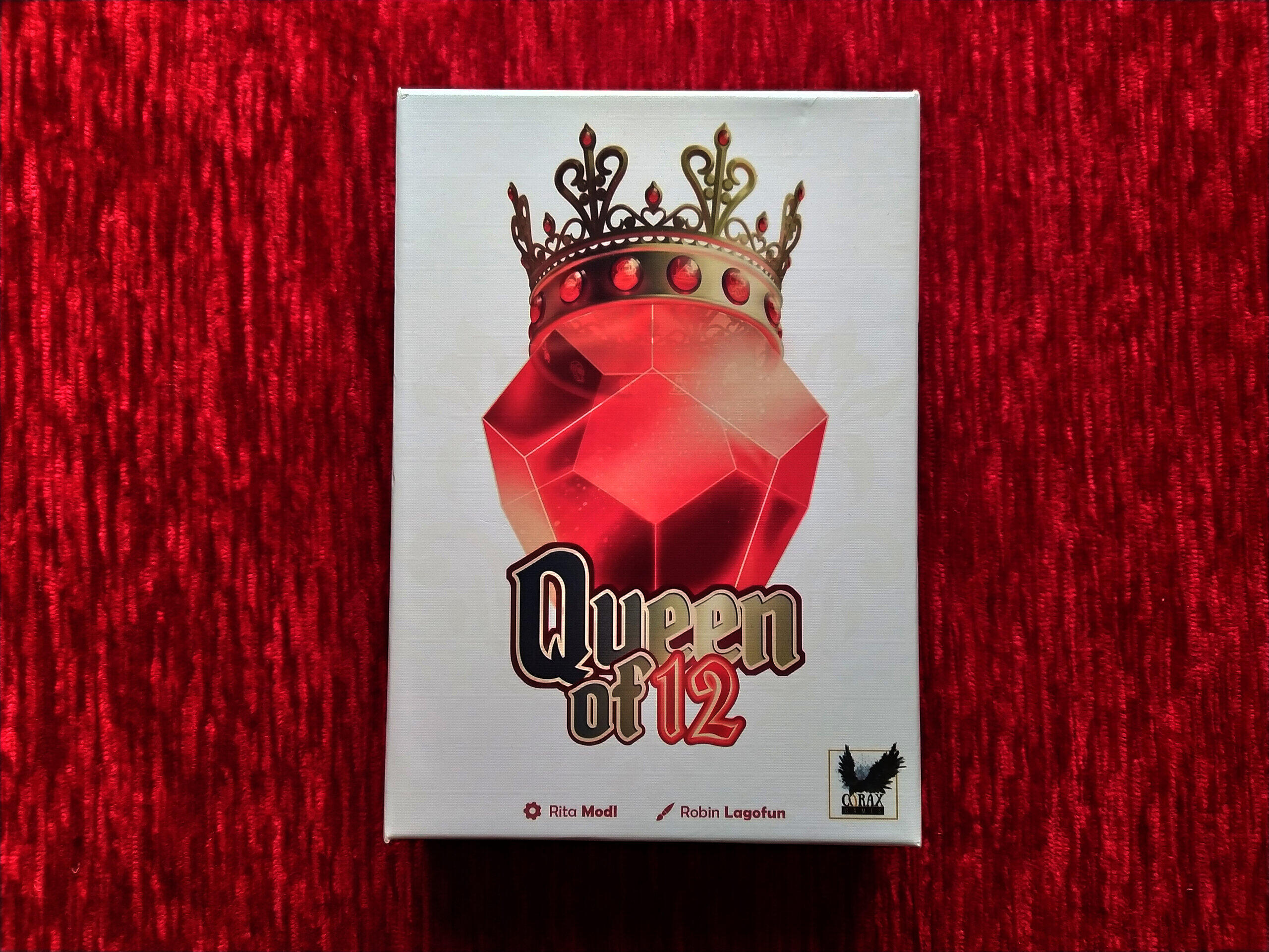 Spiele-Test "Queen of 12": Fabelhafter Fantasy-Mix für den Feierabend