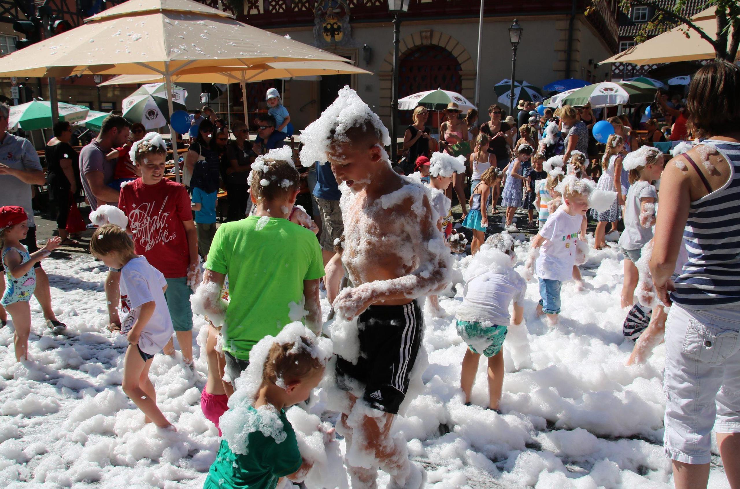 Schaumparty machte Kinder glücklich