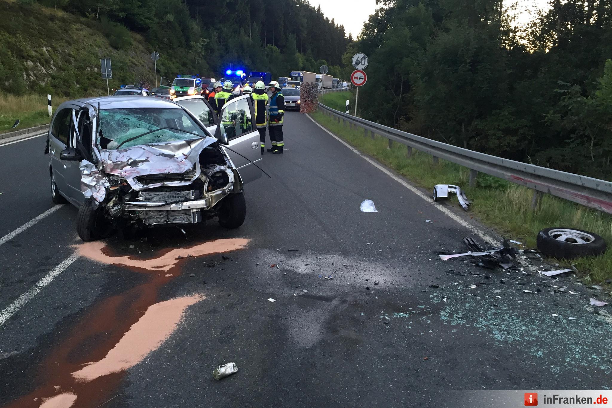 Bilder von: Schwerer Unfall auf der B303 bei Glasermühle
