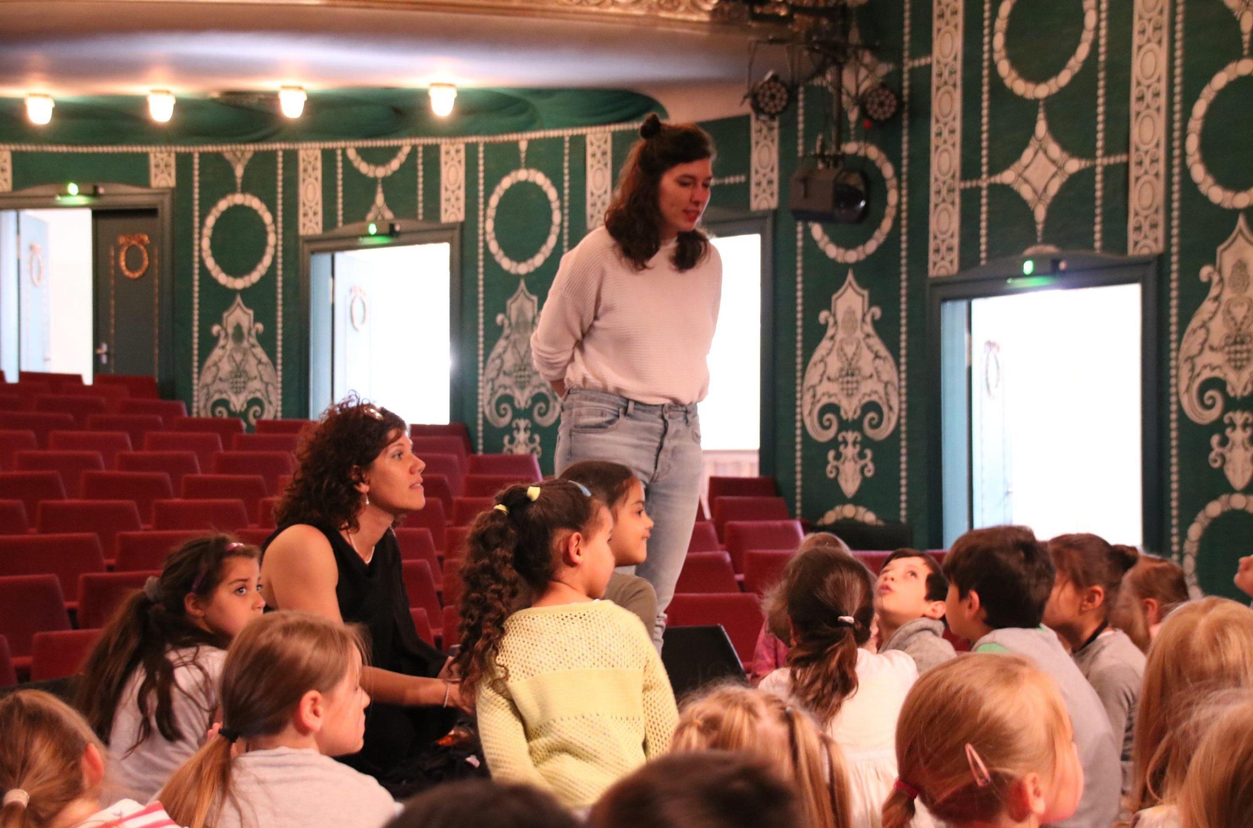 Das Schreckliche ist ihr Ding: Parade-Regisseurin Luise Kautz im Interview