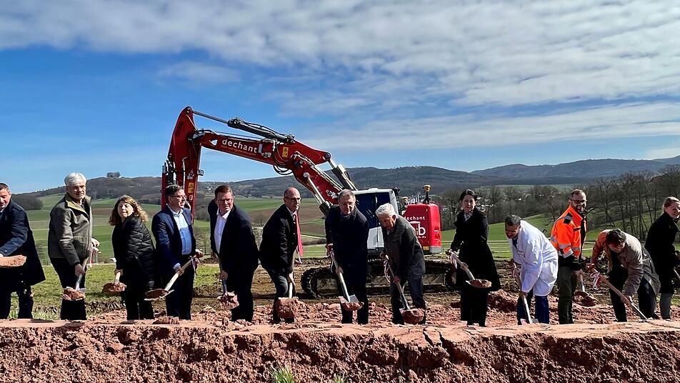 Kutzenberg: Erster Spatenstich für neues Bezirksklinikum Obermain ...