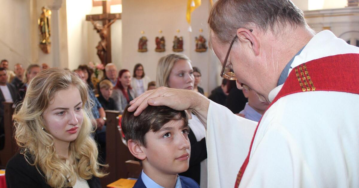 Domkapitular Teuchtgräber spendete die Firmung