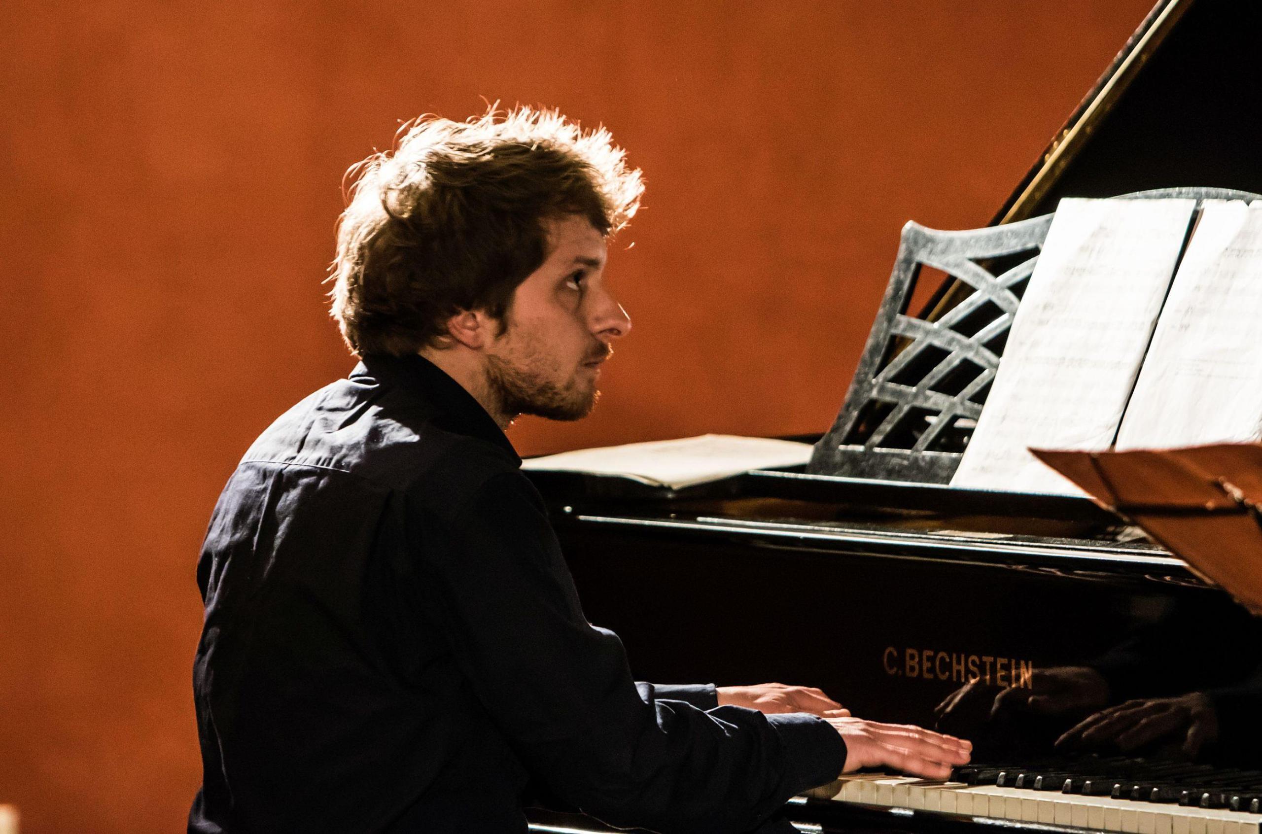 Sina Rien lässt in Coburg den Kontrabass singen