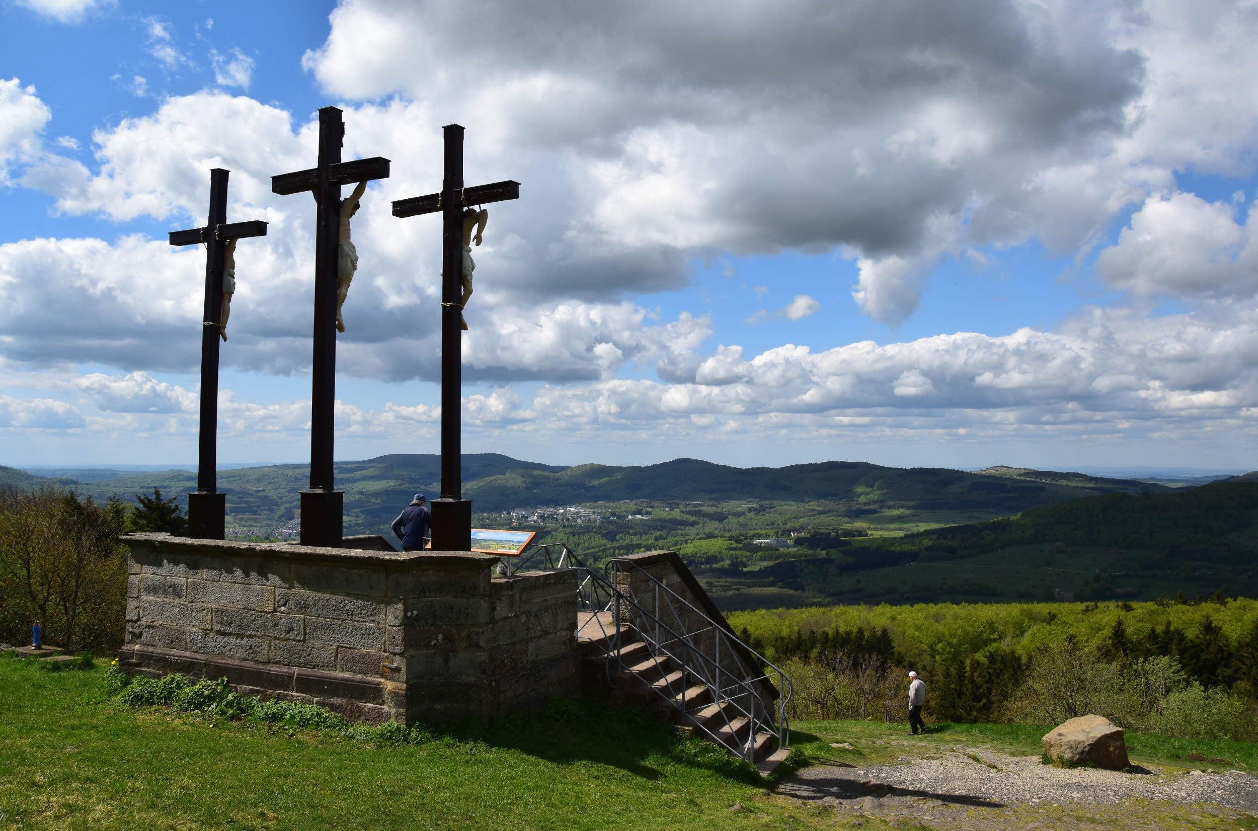 Das meistbesuchte Ausflugsziel in der bayerischen Rhön: Der Kreuzberg ...
