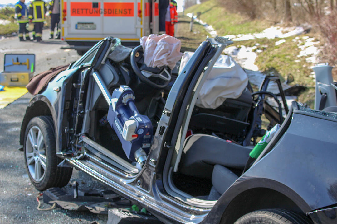 Tödlicher Unfall im Kreis Fürth: Mann prallt gegen Baum - Bildergalerie