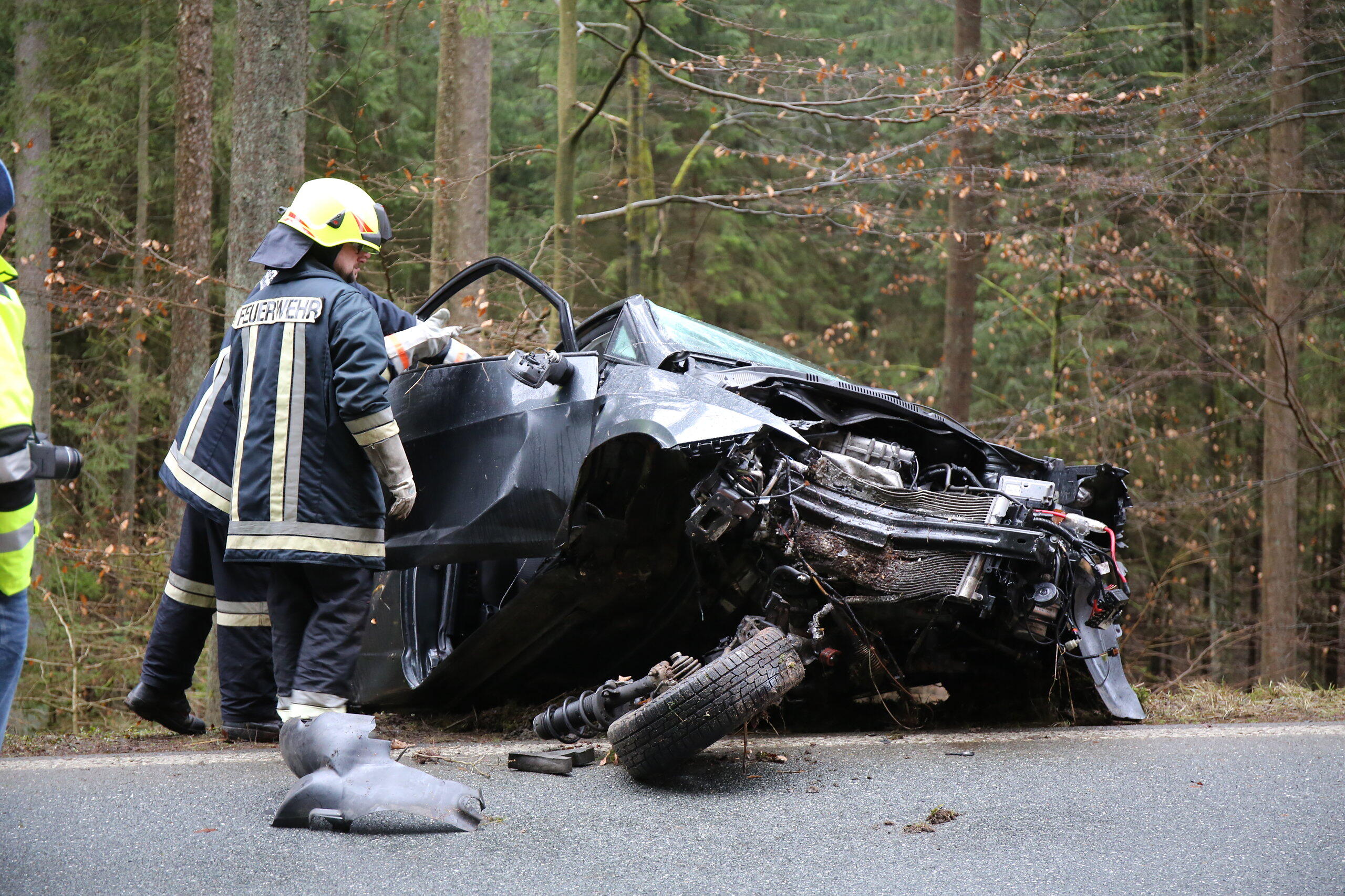 Junger Mann stirbt bei Unfall zwischen Kulmbach und Kronach - Bildergalerie