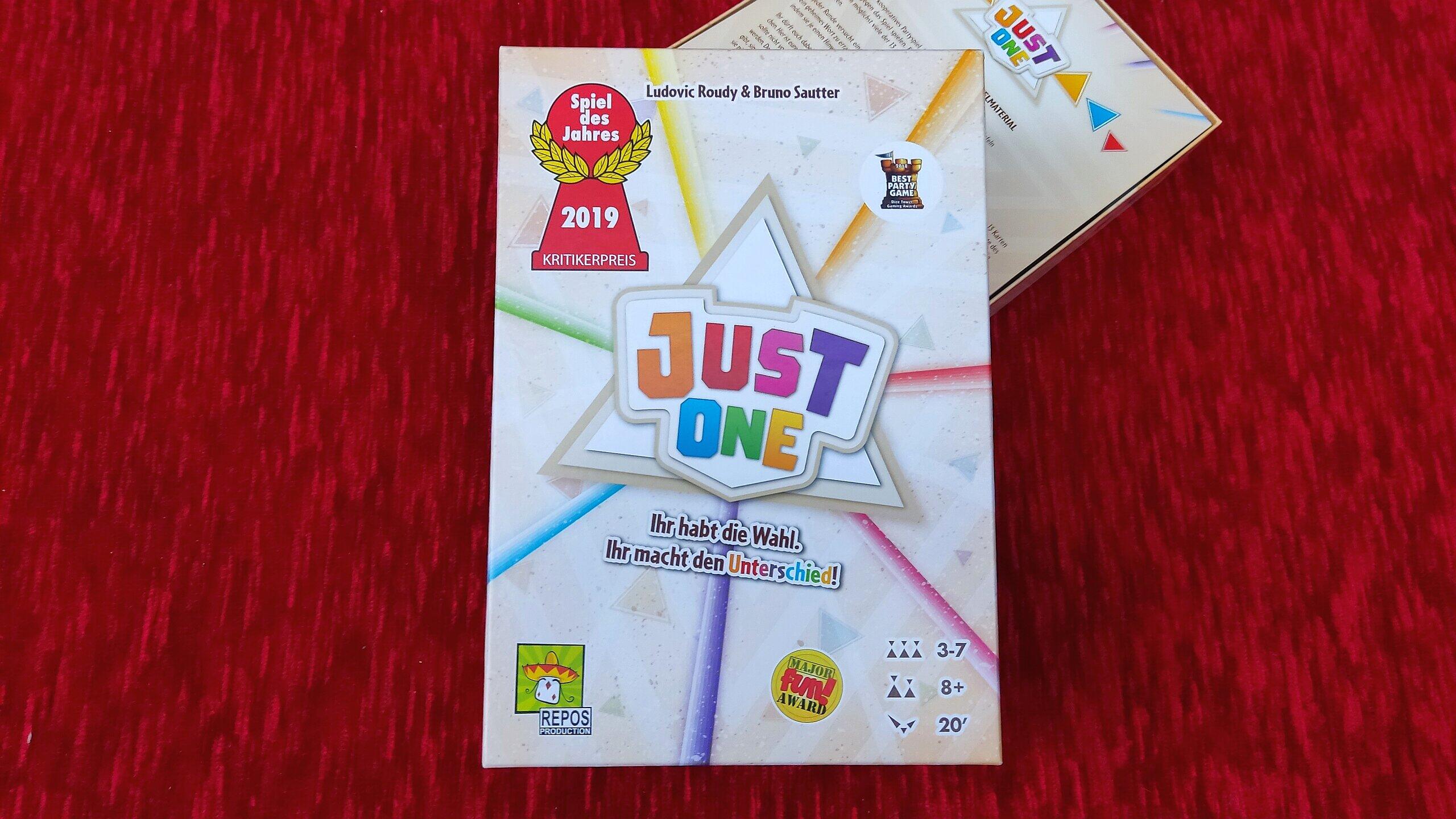 Spiele-Test "Just One": Das wohl beste kooperative Partyspiel - so ...
