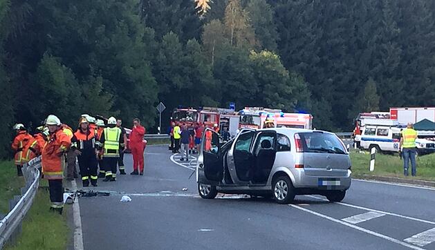 Bilder von: Schwerer Unfall auf der B303 bei Glasermühle