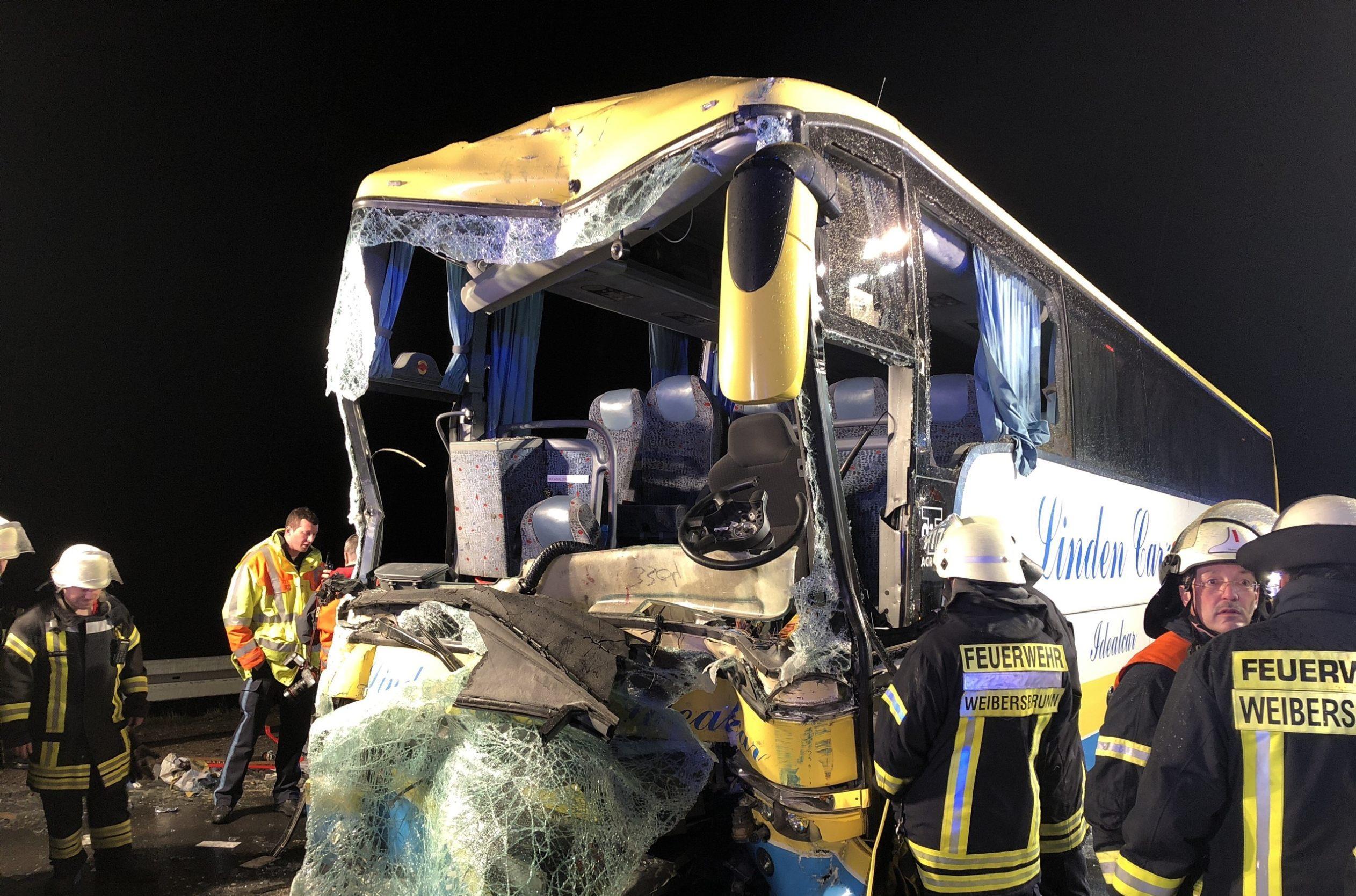 Tödlicher Busunfall auf der A3: "Äußerst mangelhafte Rettungsgasse"