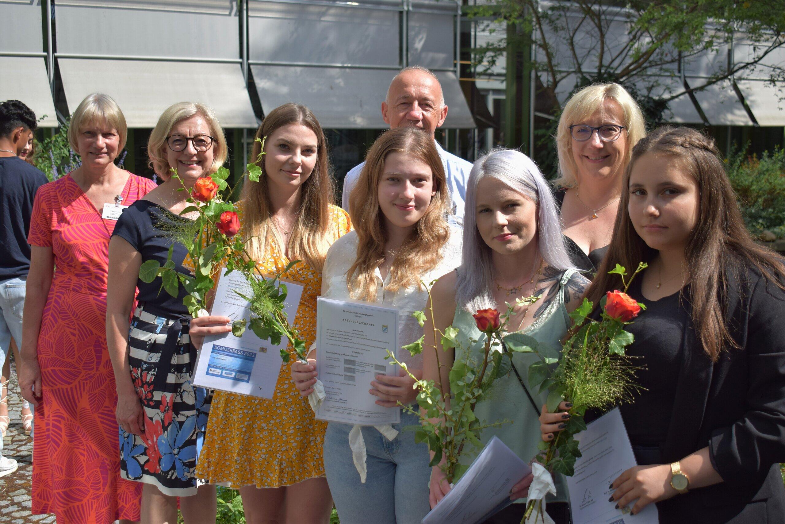Kitzingen: Sechs Absolventinnen der Pflegefachschule verabschiedet - "wichtiger Grundstein"
