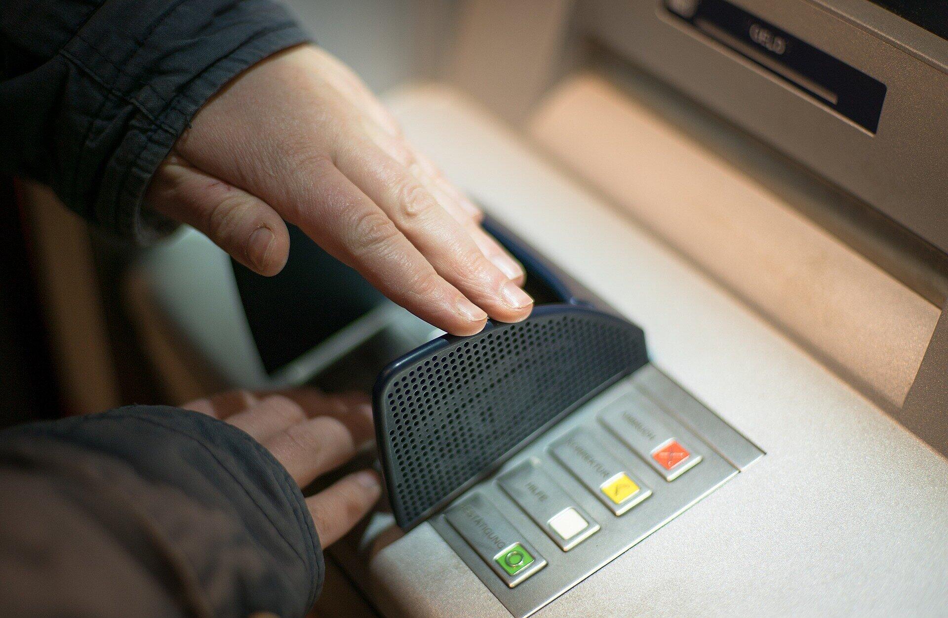 So viel Geld haben die Deutschen im Schnitt auf dem Girokonto