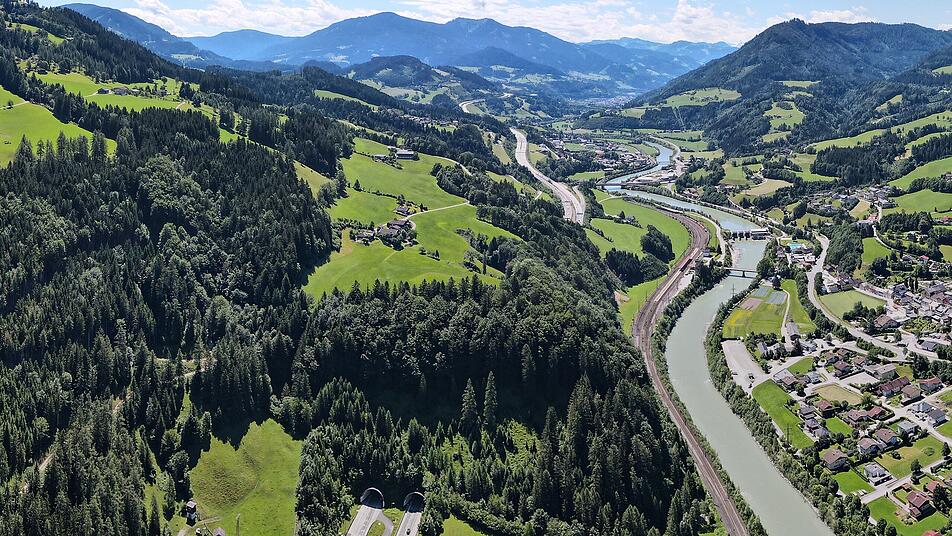 Wichtige Südroute dicht: Österreich wird Reiseverkehr-Nadelöhr