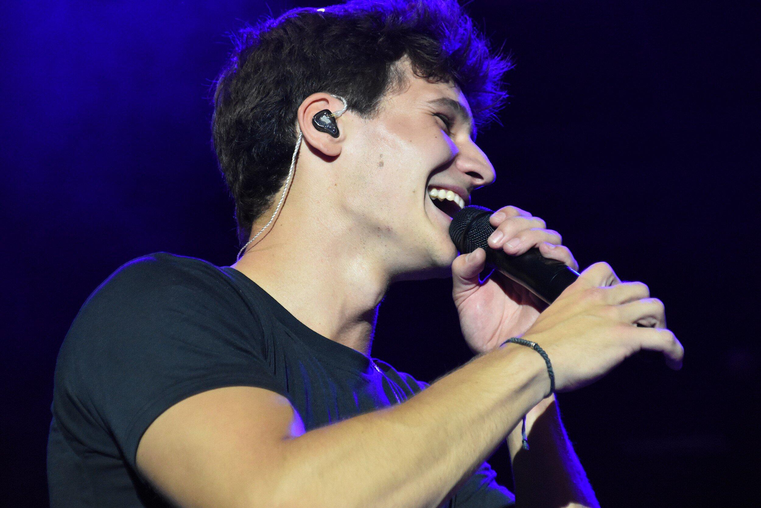 Bilder von: Wincent Weiss spielt kostenloses Konzert in Baiersdorf - BR ...