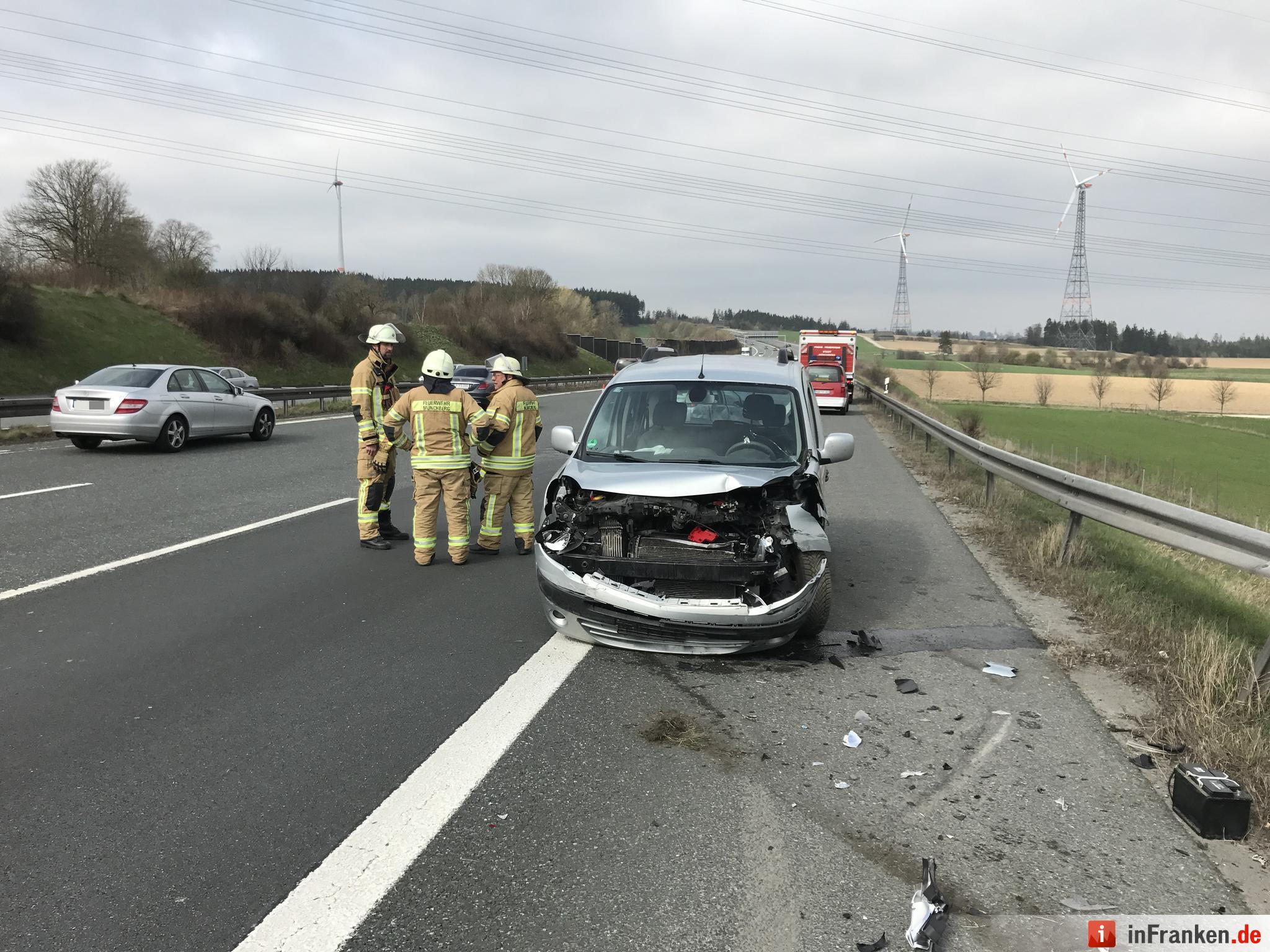 Bilder von: Unfall auf der A9 bei Münchberg – Verursacher geflüchtet
