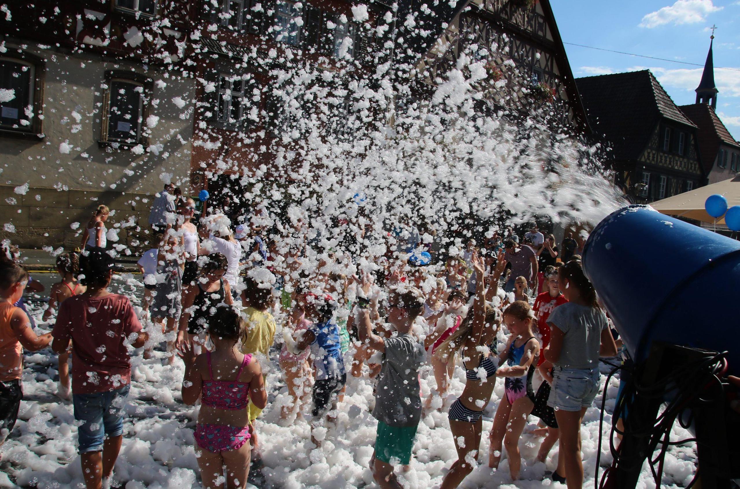 Schaumparty machte Kinder glücklich