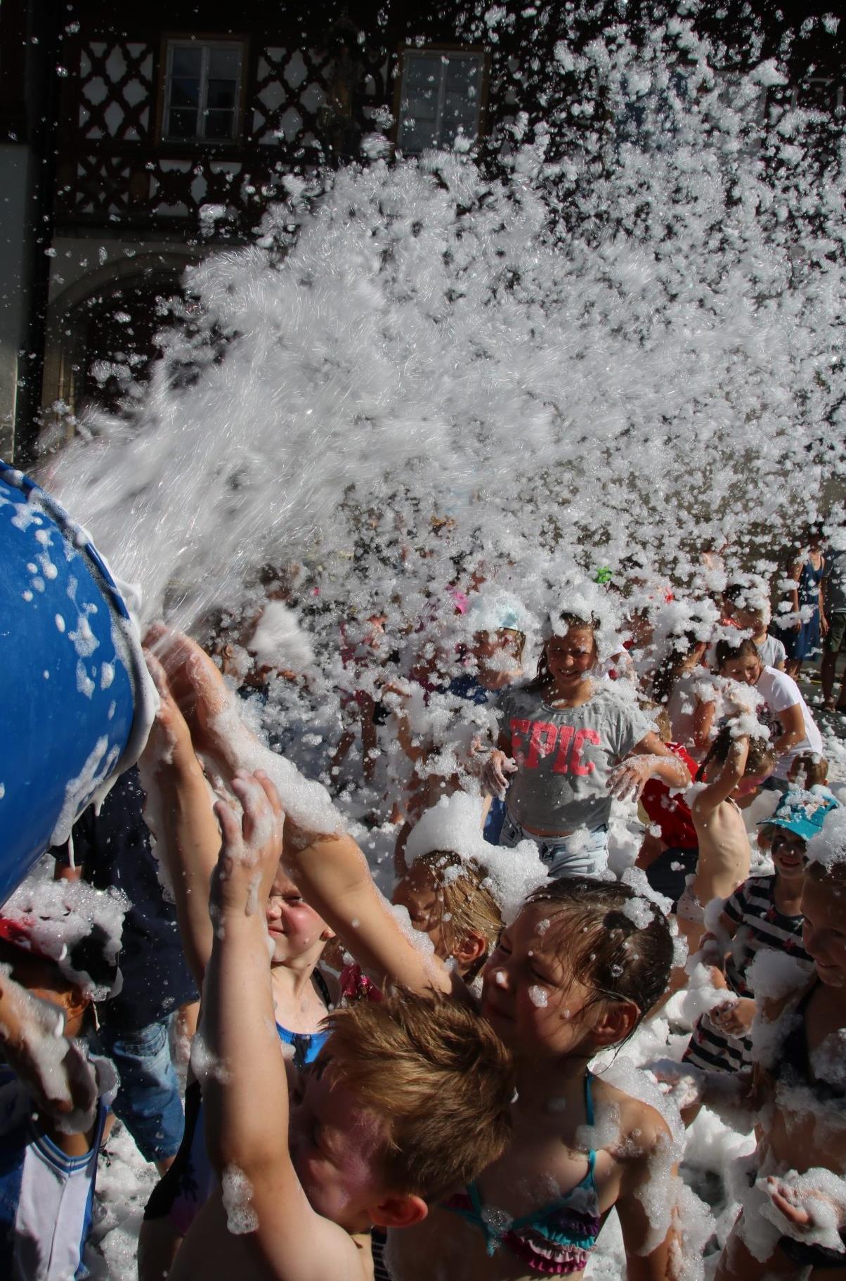 Schaumparty machte Kinder glücklich