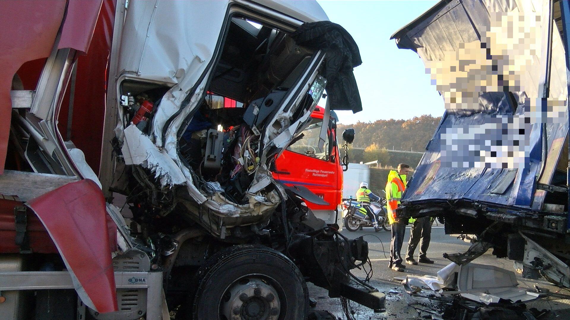 Bilder von: Tödlicher Unfall auf A3: Lkw-Fahrer (60) verstorben