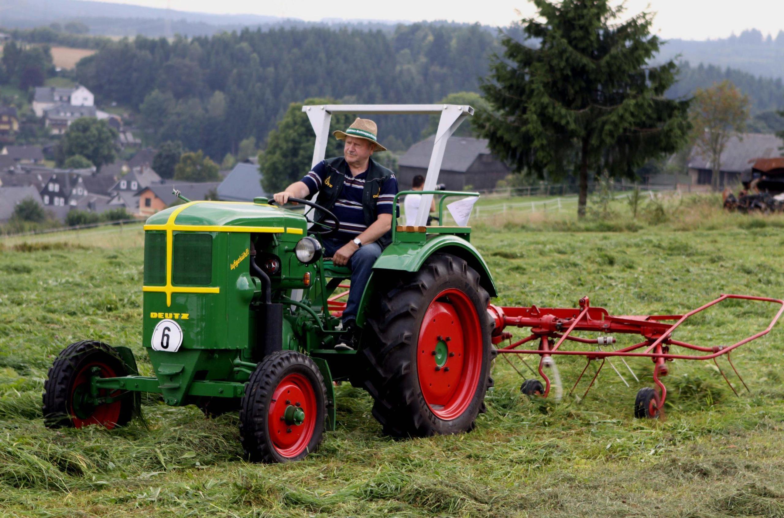 Schlepper von einst und heute im Vergleich