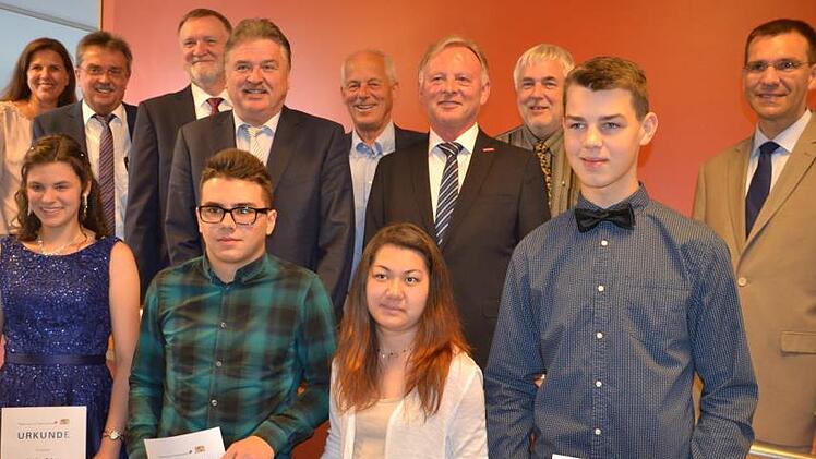 Der Landkreis ehrt die besten Absolventen