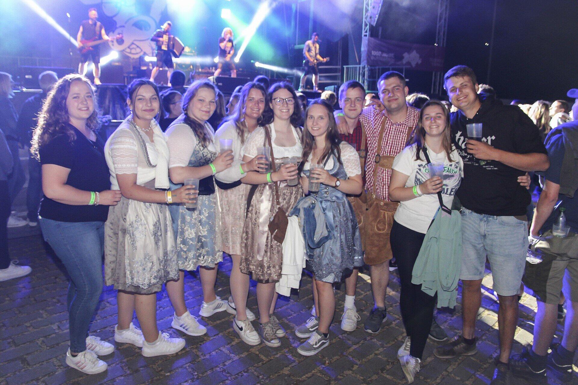 1000 Jahre Burgebrach: Troglauer live - Hier gibt es alle Fotos ...