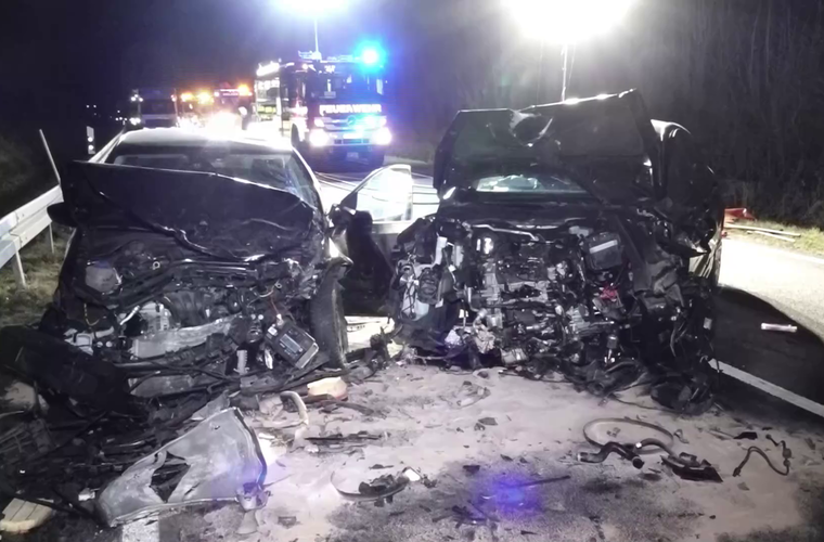 Schwerer Unfall auf B303 im Kreis Coburg: Mehrere Personen verletzt