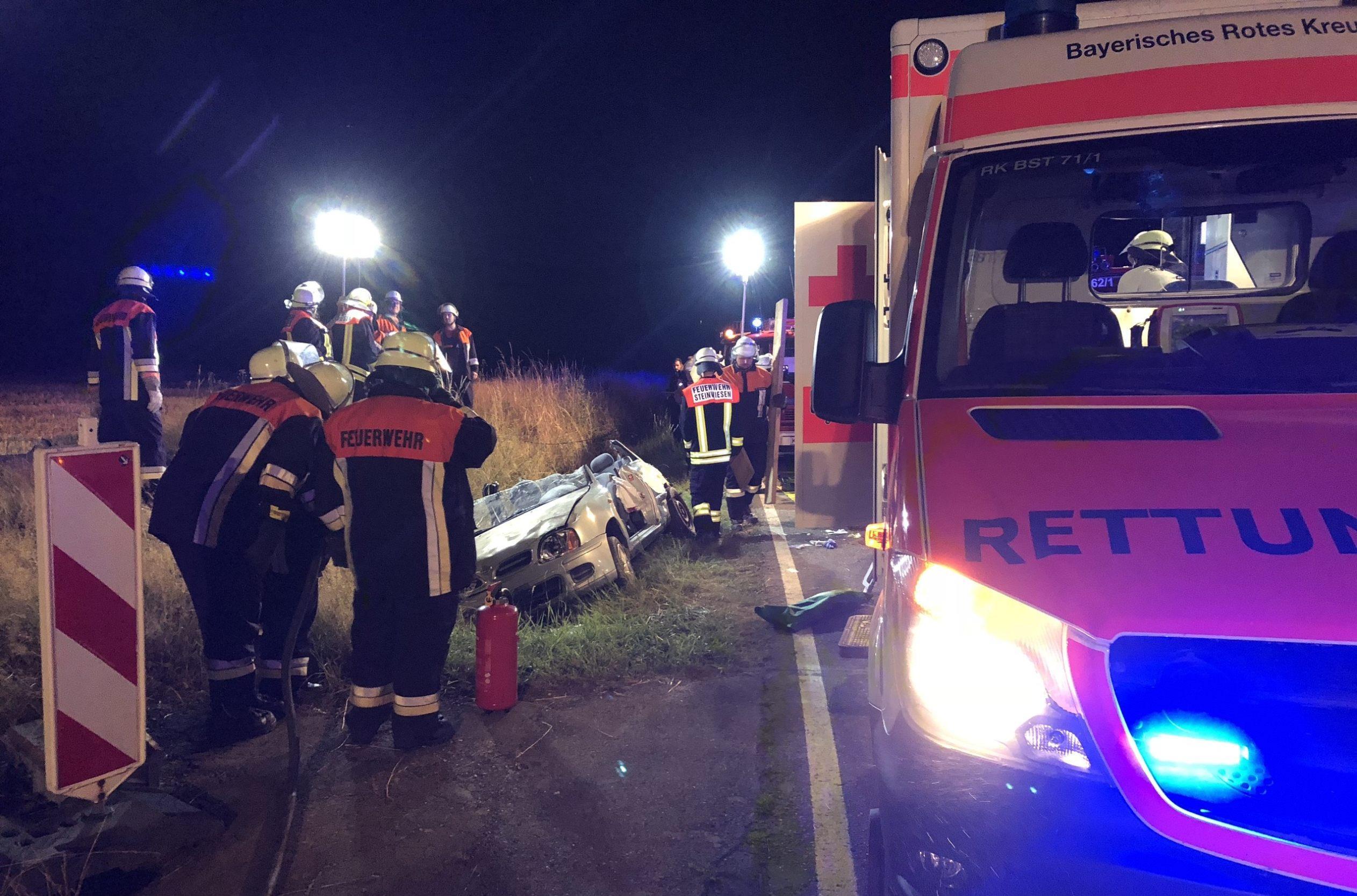 Schwerer Unfall im Kreis Kronach: Autofahrerin kommt von Straße ab und wird schwer verletzt