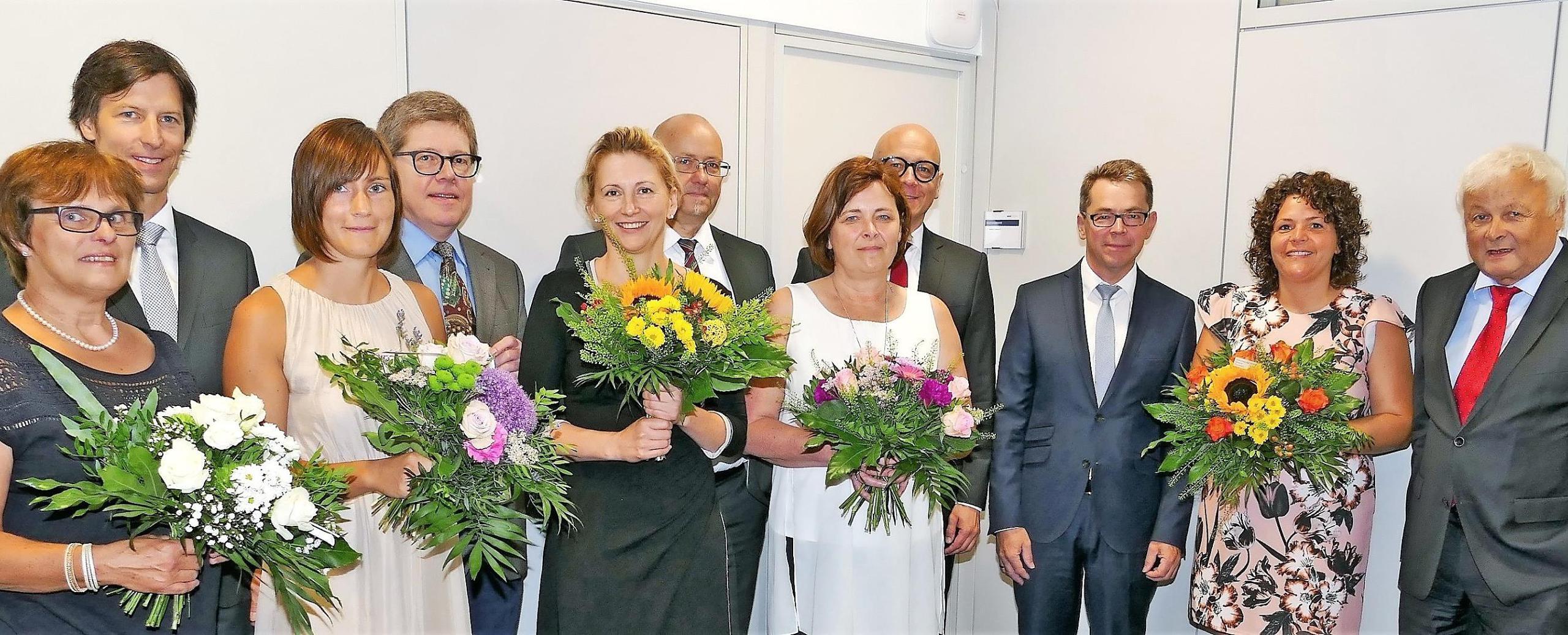 Bank ehrt treue Mitarbeiter