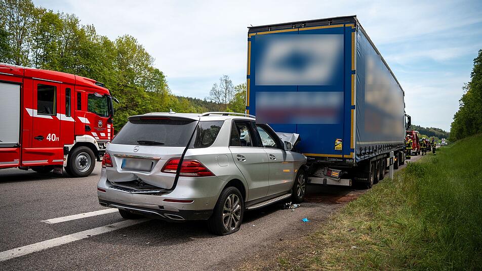 Kreis Roth: Drei Verletzte bei Unfall auf A9 - Rettungshubschrauber im ...
