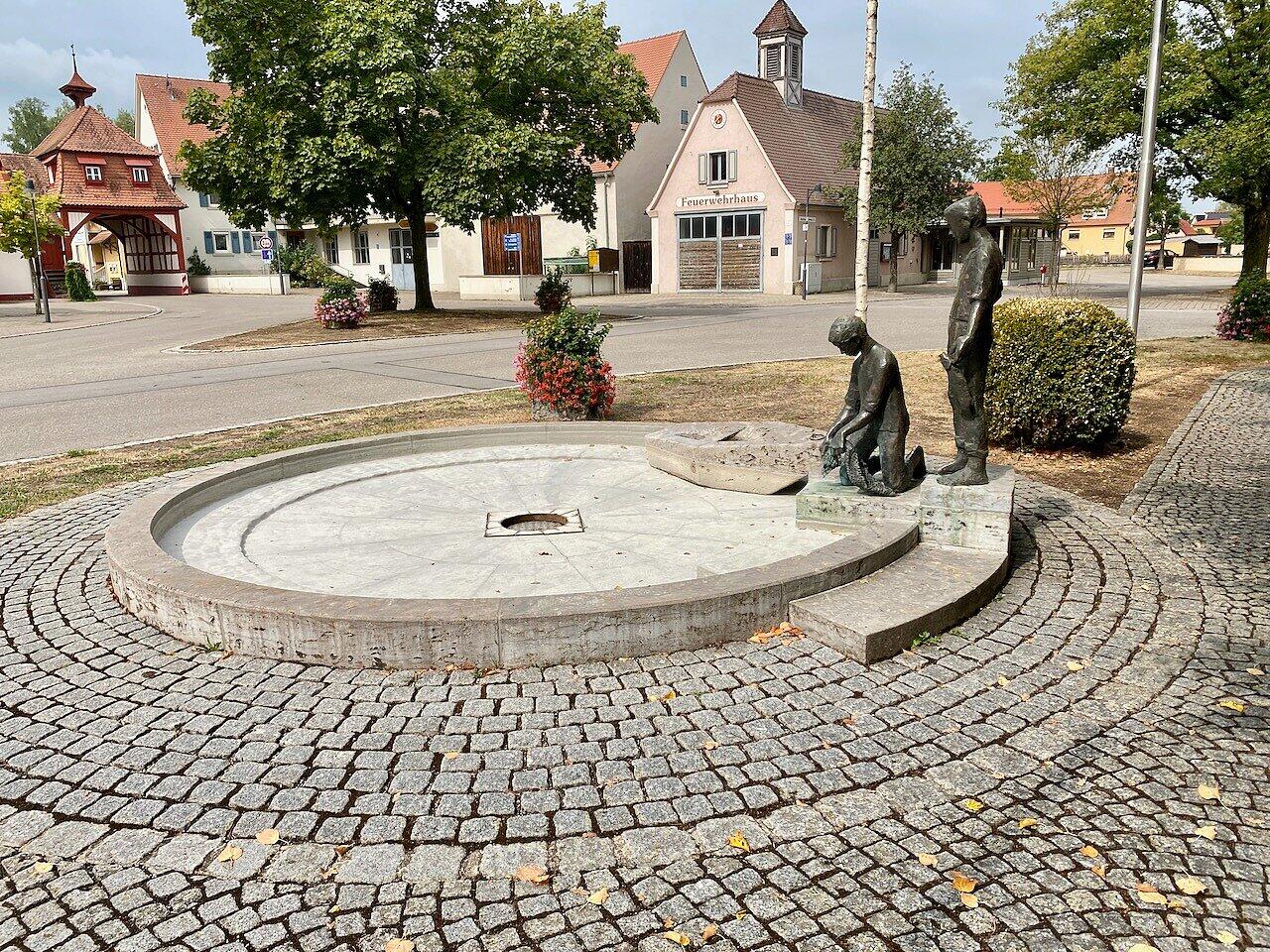 Brunnengeschichten: So sehenswert sind die Dressel-Brunnen in Muhr am See