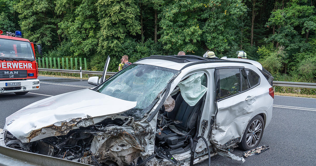 Unfall bei Hirschaid: Rentner prallt auf Gegenfahrbahn mit Lkw zusammen