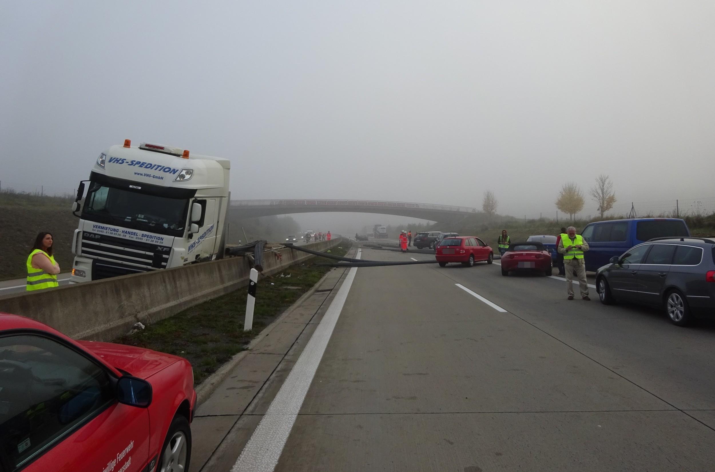 Unterfranken: Spektakulärer Unfall auf der A71 - Bildergalerie