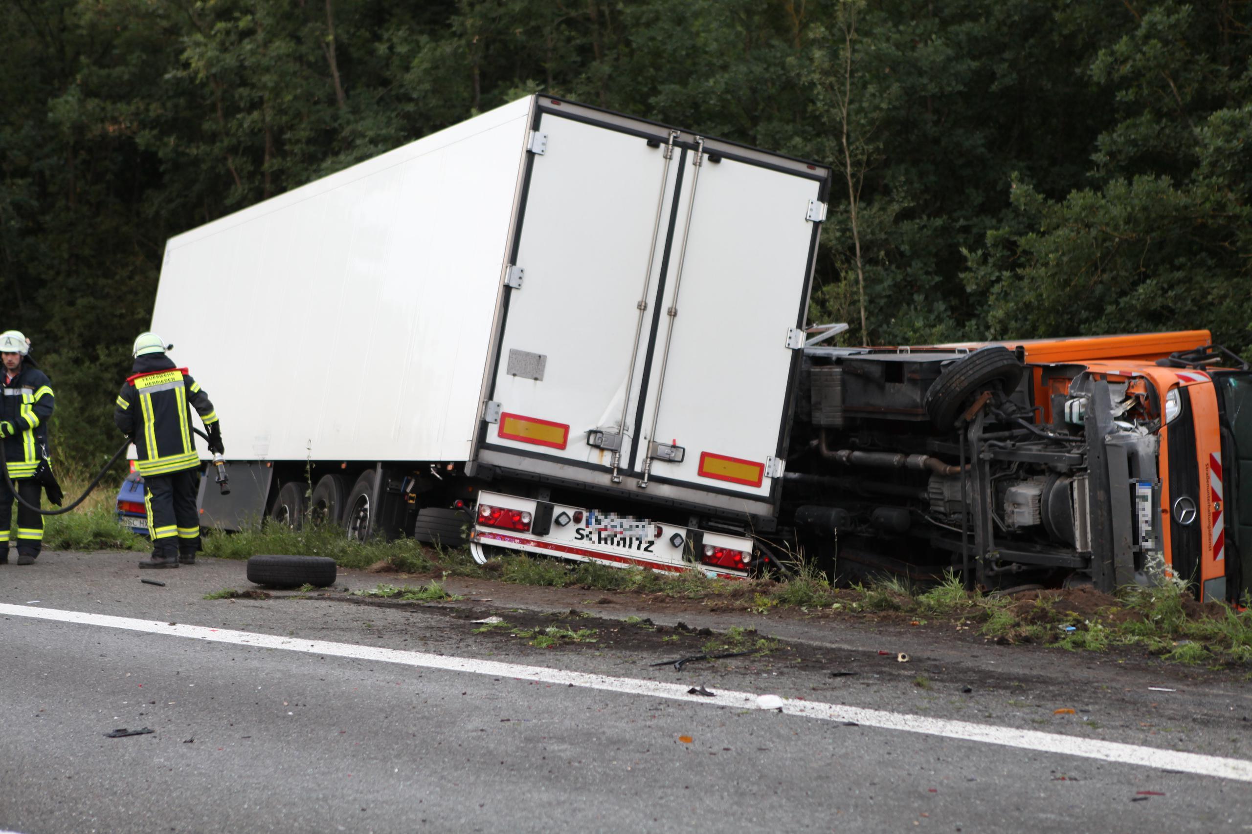 Bilder von: Tödlicher Lkw-Unfall auf A6 bei Ansbach