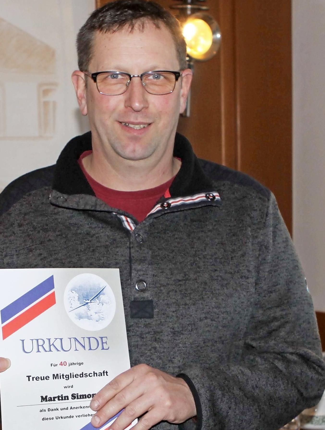Luftsportclub zeichnet Martin Simon aus: seit vier Jahrzehnten dabei