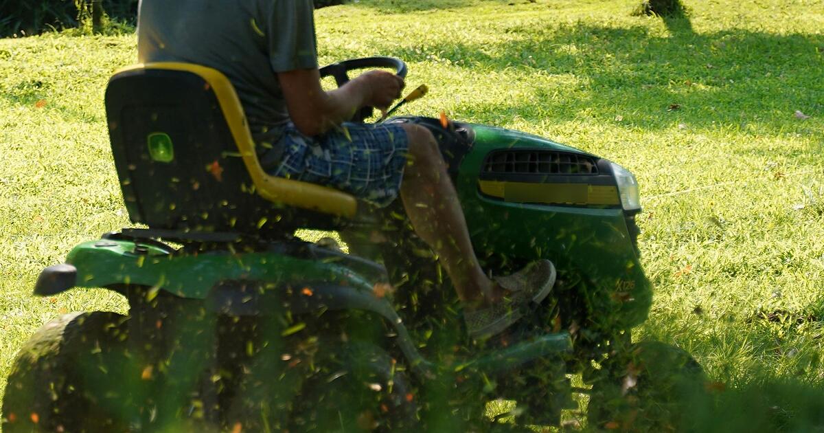 Hammelburg: Betriebsunfall mit Rasenmäher - Mann (41) schwer verletzt
