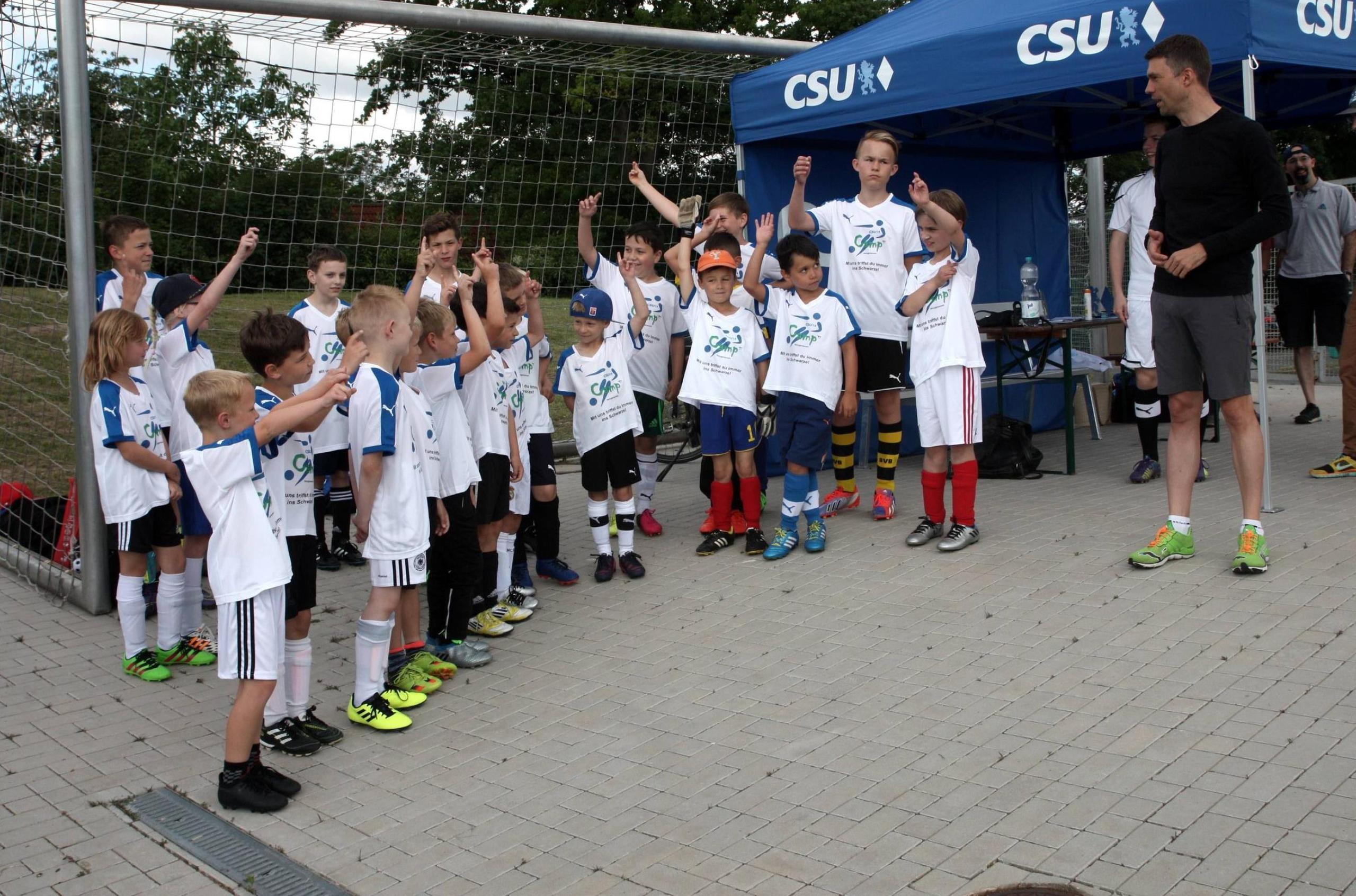 Kinder auf Lothar Matthäus' Spuren