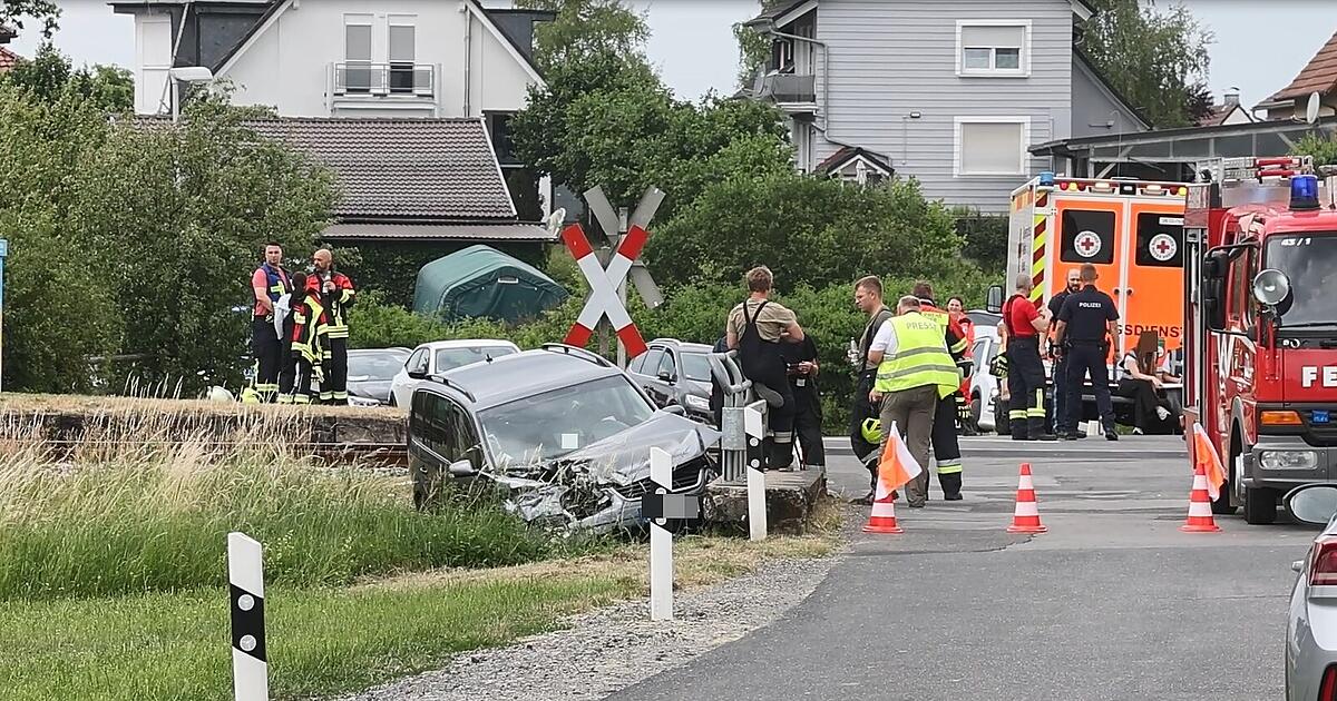 Meeder: Zug kollidiert mit Auto- Mann bei Unfall an unbeschranktem Bahnübergang verletzt