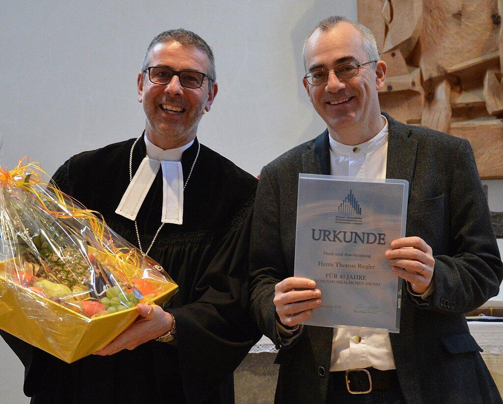 Seit 40 Jahren auf der Orgelbank